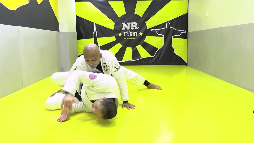 Basic Old School Defenses by Elan Santiago – BJJ Fanatics